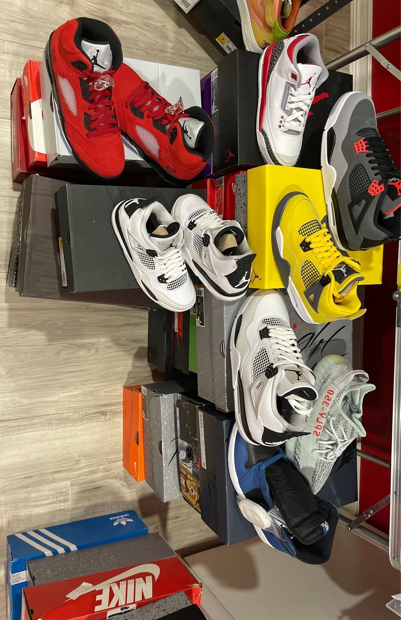 Whatnot - FIRE KICKS 🔥🔥🔥🔥🔥 Livestream by fashion_kicks #sneakers