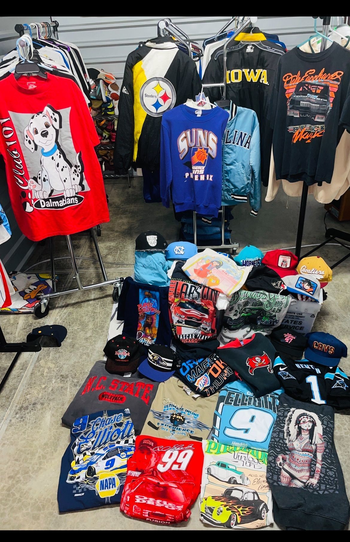 Whatnot - $1-$3 starts!! Vintage, NASCAR, Sports, Hats, Disney ...