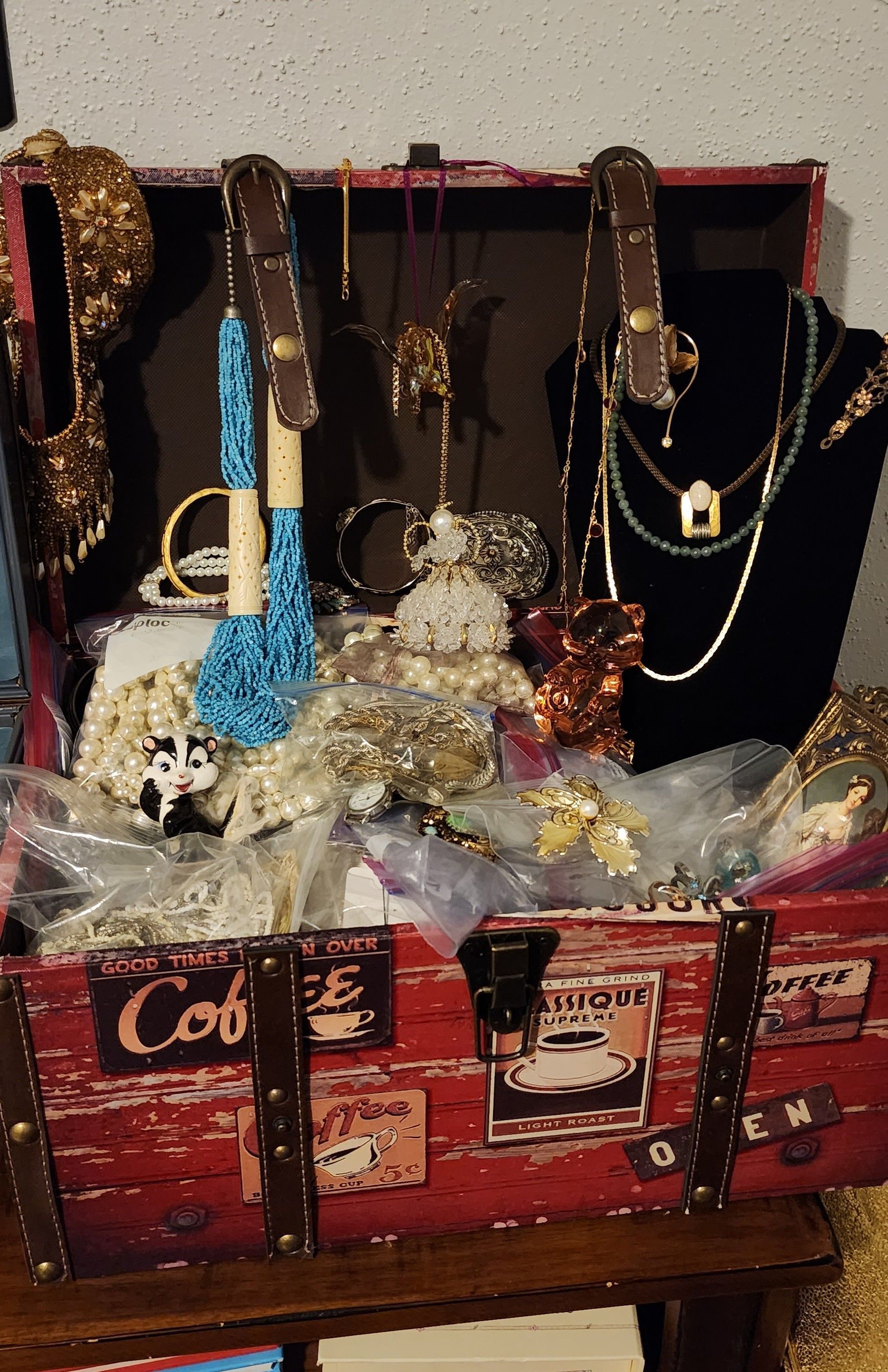 Whatnot - MASSIVE JEWELRY AUCTION VINTAGE FINE FASHION CUSTUME AND MORE ... Whatnot - MASSIVE JEWELRY AUCTION VINTAGE FINE FASHION CUSTUME AND MORE ...