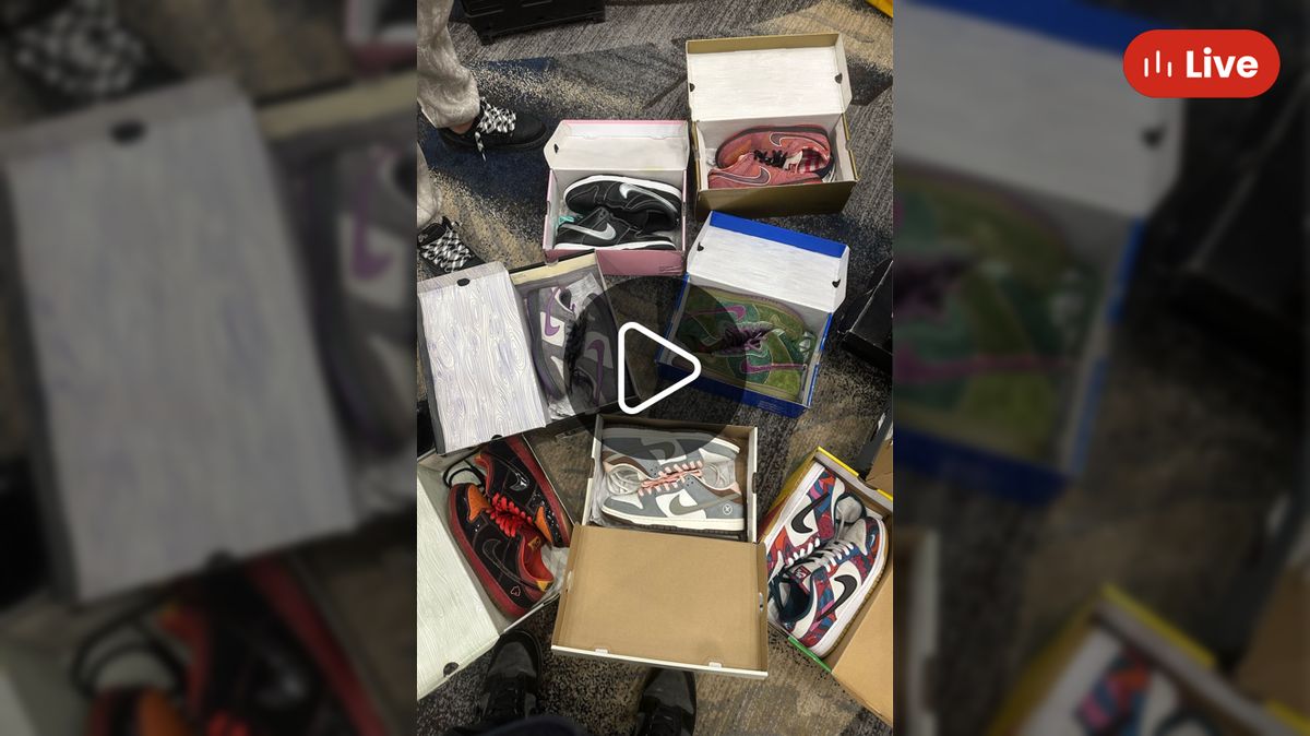 $1 DOLLA HOLLA FOR THE BALLAS🔥👟 · @401heat · Whatnot: Shop, Sell, Connect