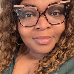 loieluxeco · Ashlee Sanders · Profile · Whatnot: Buy, Sell & Go Live