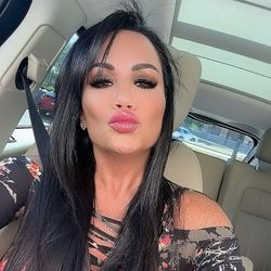 notthatkarenn · Karen Landrum · Profile · Whatnot: Buy, Sell & Go Live