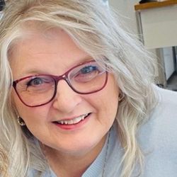 toni_notaseller · Toni · Profile · Whatnot: Buy, Sell & Go Live