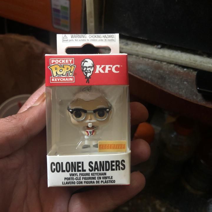 verified-colonel-sanders-bucket-of-chicken-keychain-funko-pop