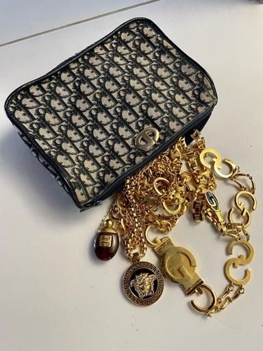 Whatnot - GUCCI BELT GIVEAWAY!!! My first live. FANCY FRIDAY. Co hosted ...