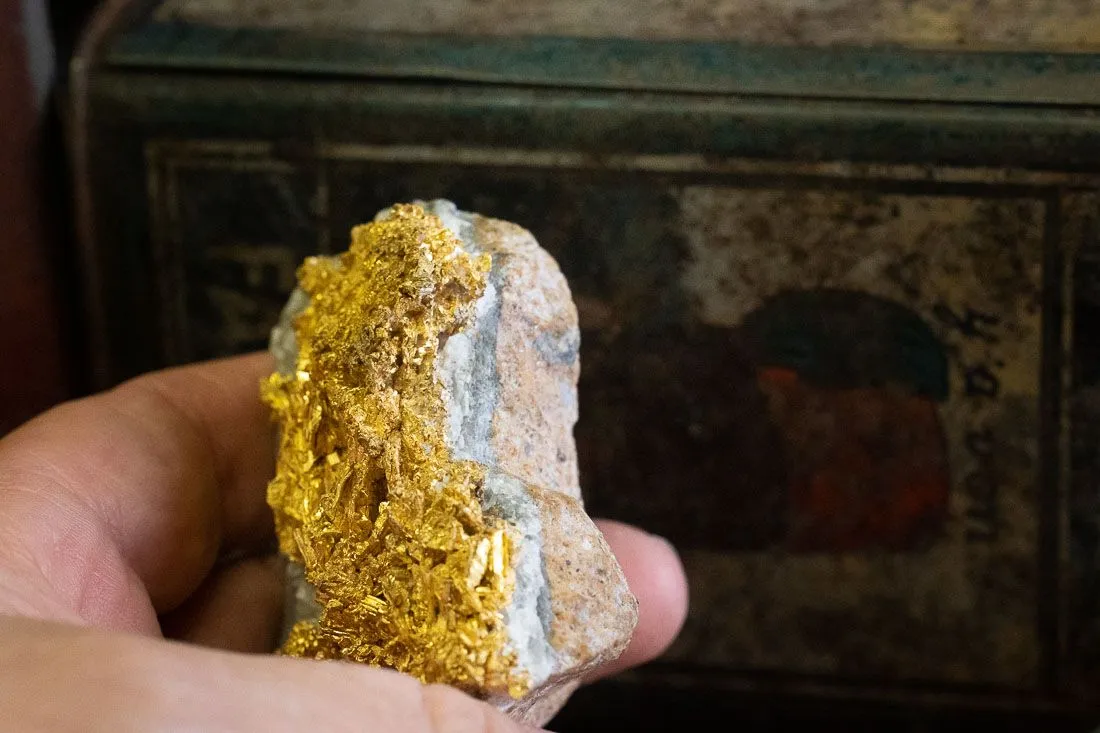 Outstanding Gold, Quartz, and Shale Rock specimen from the famous Round ...
