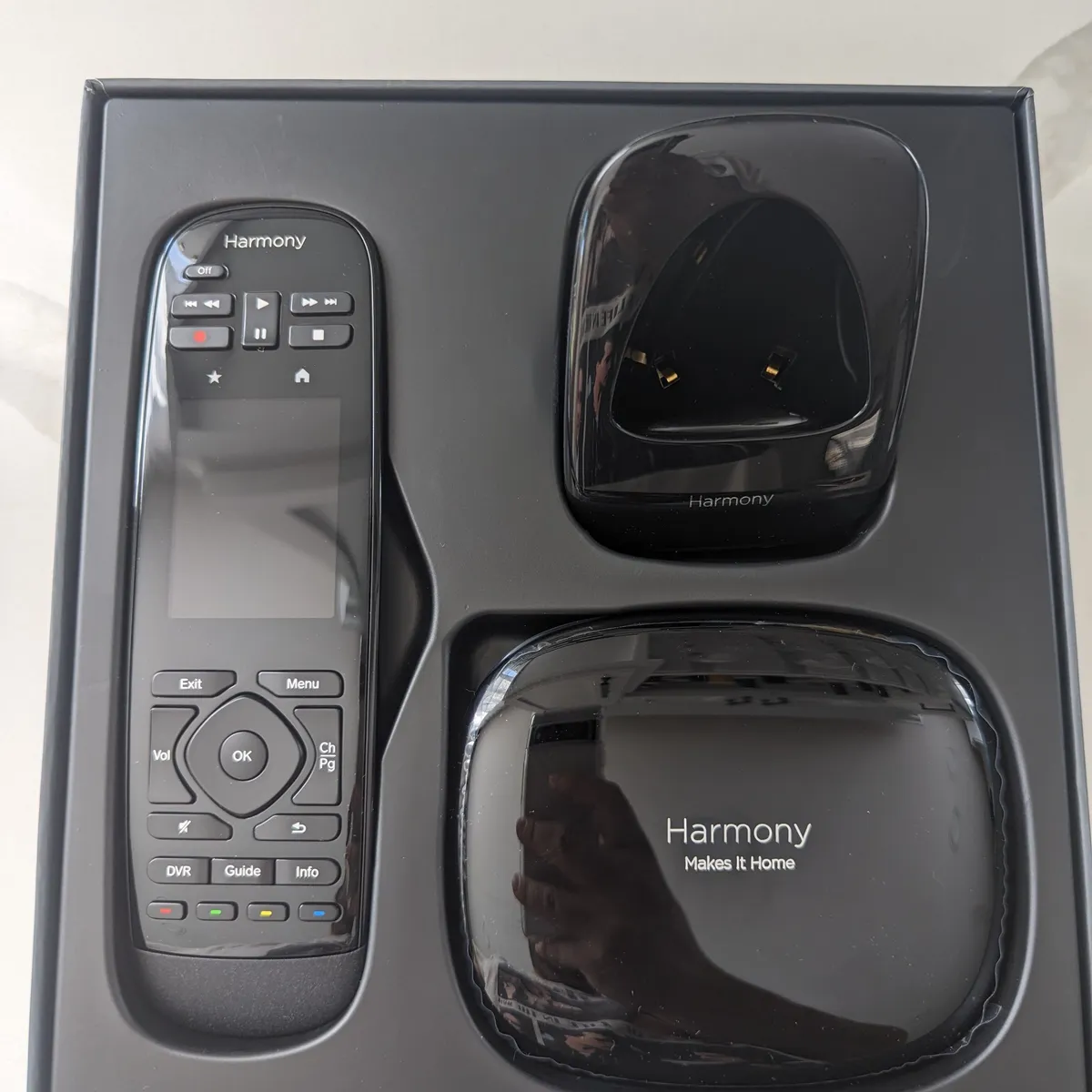 Logitech Harmony Ultimate Home Universal Remote Control & Hub System ...