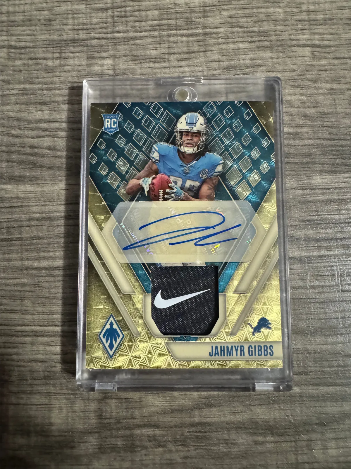 2023 Panini Phoenix Jahmyr Gibbs Auto Gold Vinyl Nike Swoosh 1/1 RPA #RAJ-JG · Whatnot: Shop ...