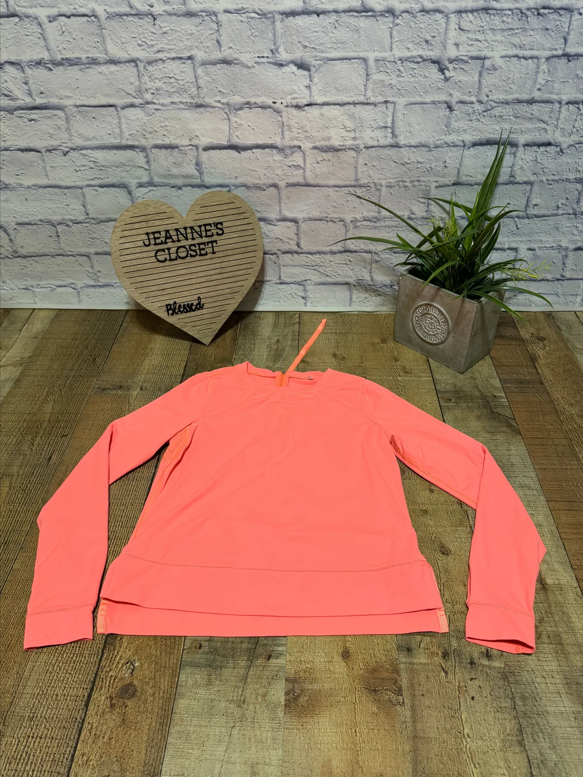 Lululemon Run Warm Up Crew Pullover pop orange size 4 This is a neon ...