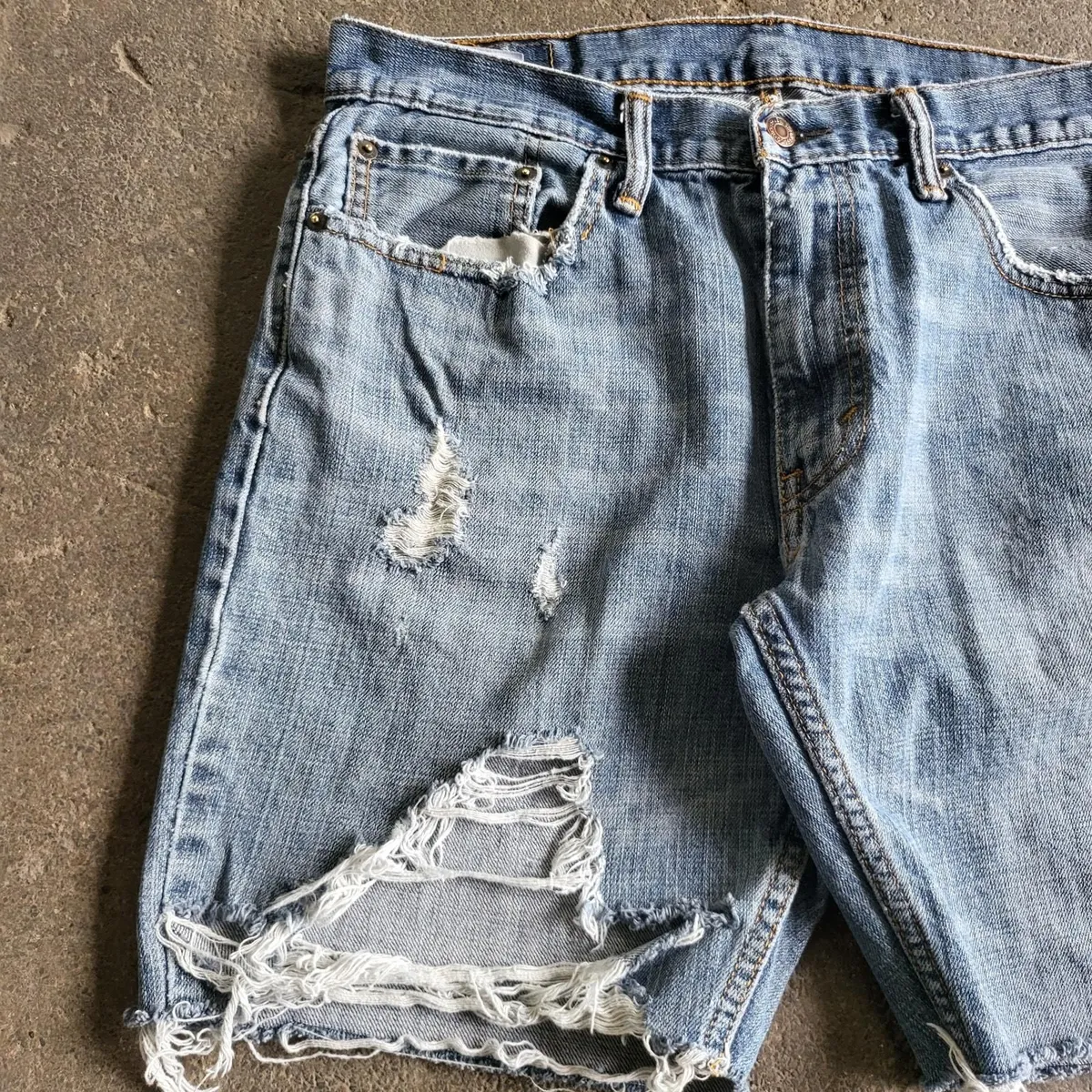 Levi's Cut Off Shorts Size 32 Blue Faded Denim Bermuda Jorts Grunge 9 ...