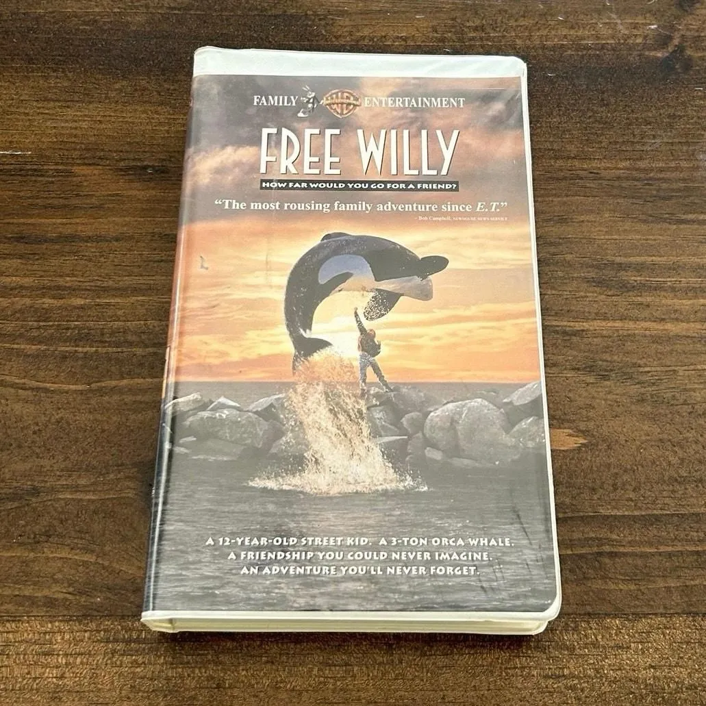 Free Willy VHS Tapes Part 1 2 3 Warner Brothers Family Entertainment ...