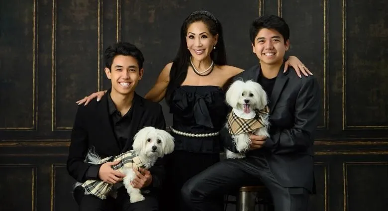 msvivianne · Vivian Roe · Shows · Whatnot: Buy, Sell & Go Live