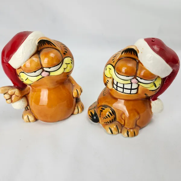 Very Nice Enesco Garfield Christmas Salt & Pepper Shakers Rare 1978 ...